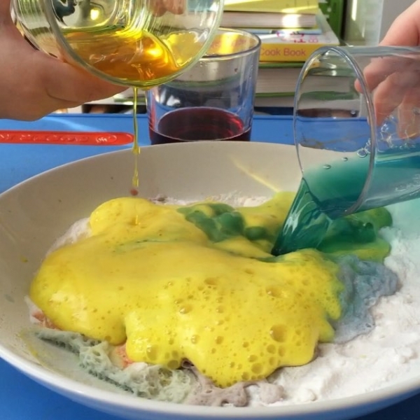 Fizzing colours | Early Learning Toys